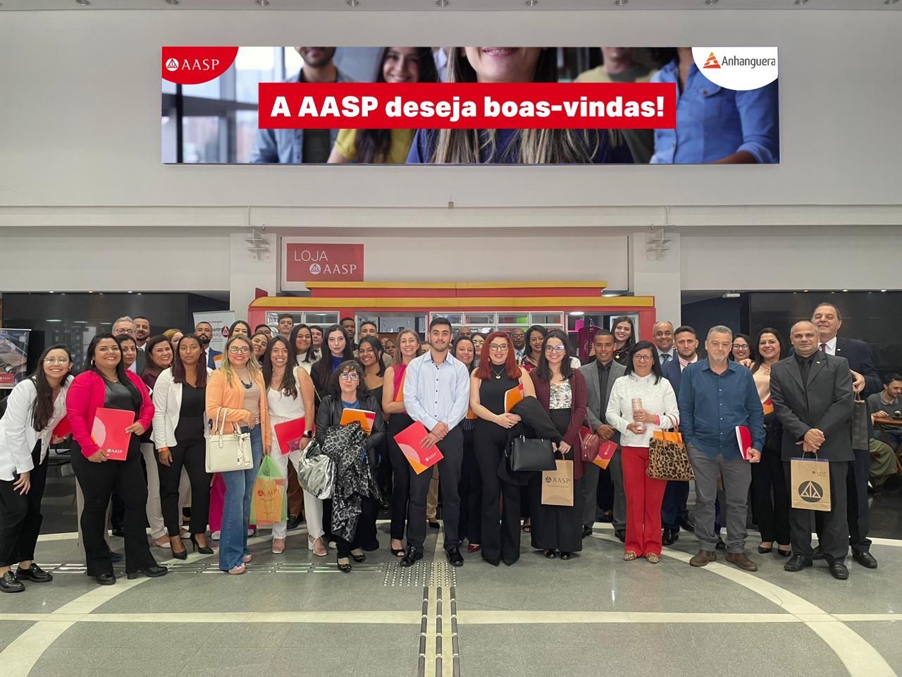 AASP recebe visita de alunos da Faculdade Anhanguera de Pindamonhangaba