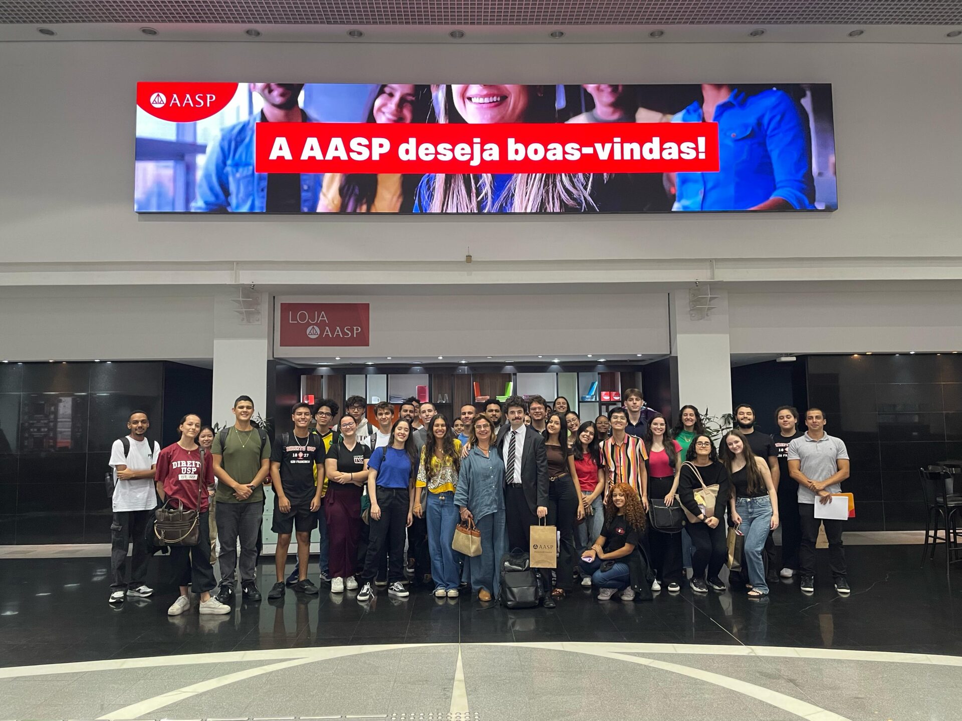 AASP recebe estudantes da FADUSP para visita monitorada - AASP